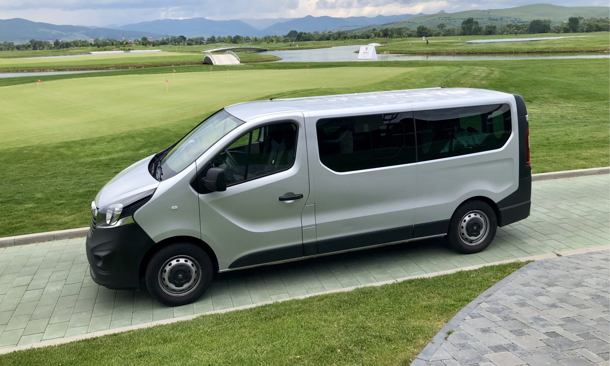 Inchirieri AUTOUTILITARE, DUBE si MASINI TRANSPORT PERSOANE